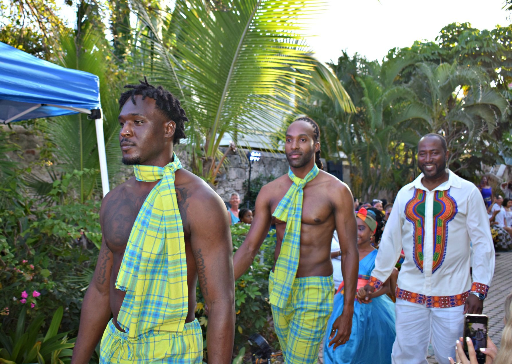 Photo Overload: All the Beautiful Designs and the People Who Wore Them ...