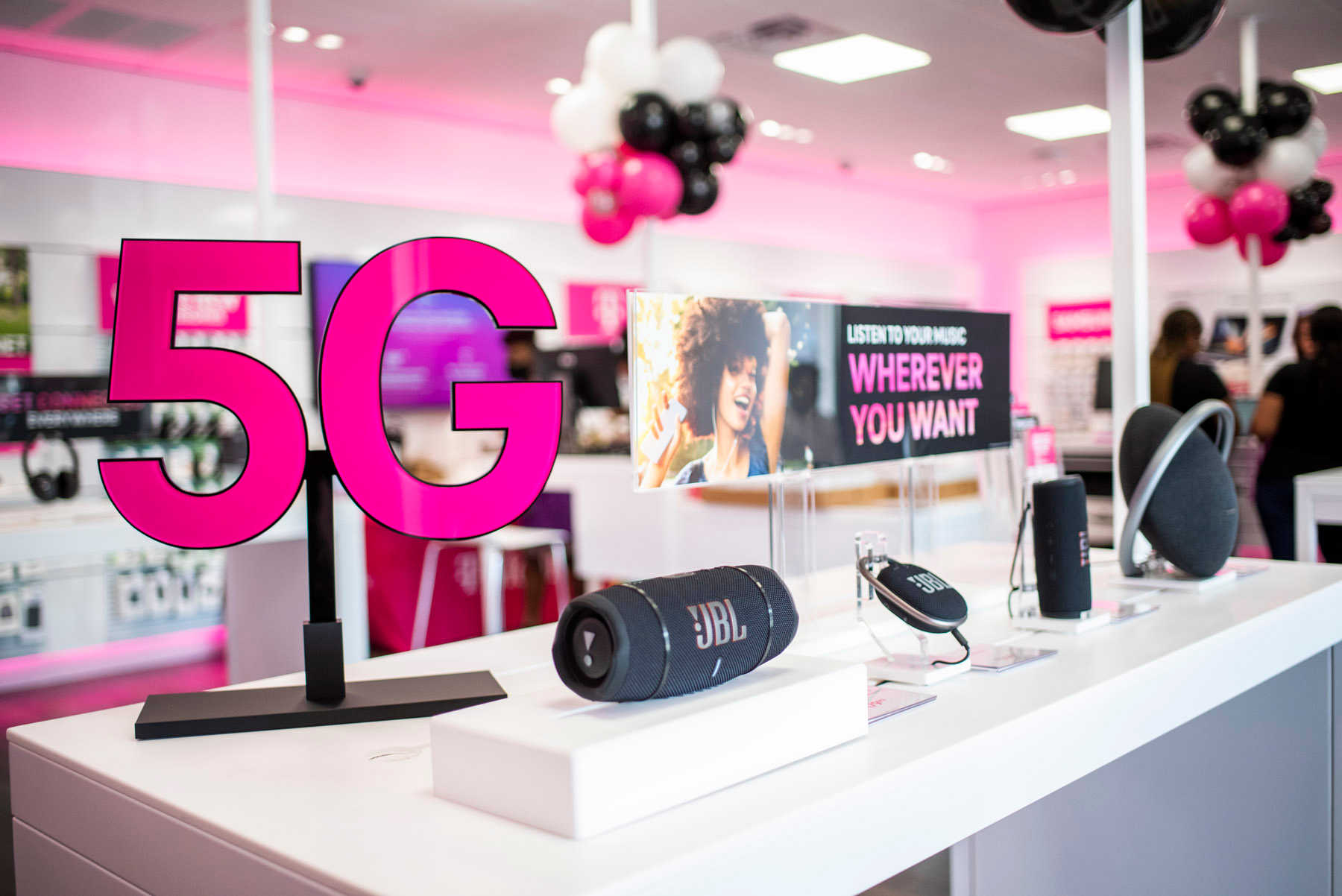 T-Mobile Celebrates Opening of Remodeled Store in St. Thomas, Says its ...